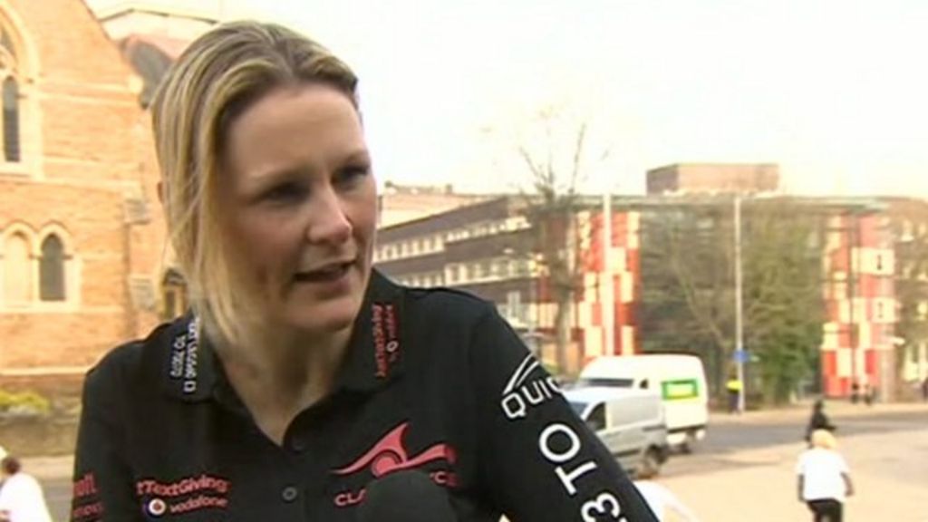 Paralysed athlete Claire Lomas begins 400 mile bike ride - BBC News