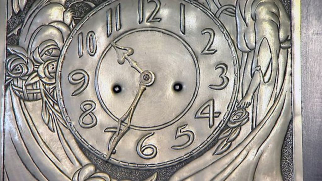 Mackintosh clock system keeps time in Art School - BBC News