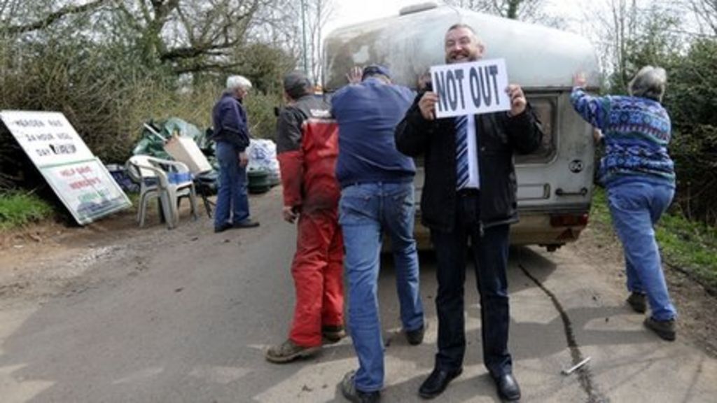 Meriden Gypsy site protest 'brought residents together' - BBC News
