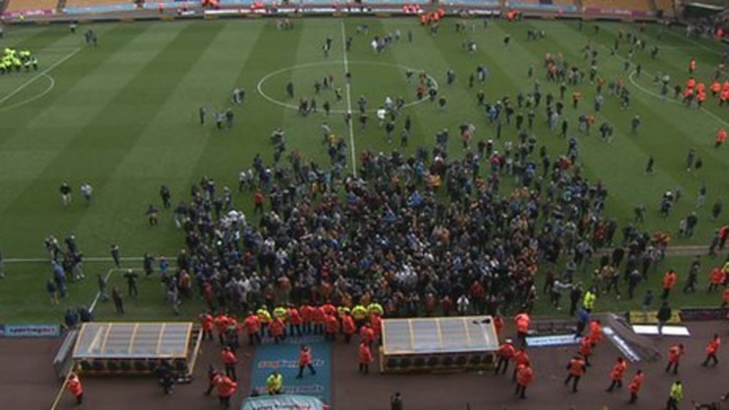 Wolves FC pitch invasion prompts police probe - BBC News