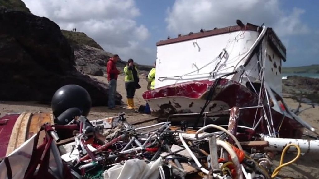 Courageous II wrecked near Padstow: Crew 'in danger' - BBC News