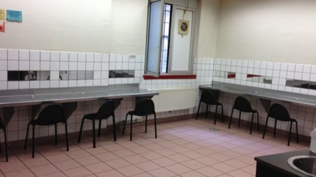 Newsbeat visits a German drug room which tackles abuse - BBC News