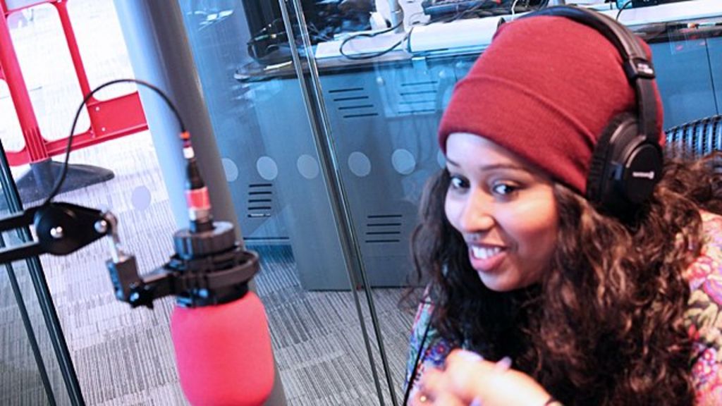 Somali poet Warsan Shire on her African poetry award - BBC News
