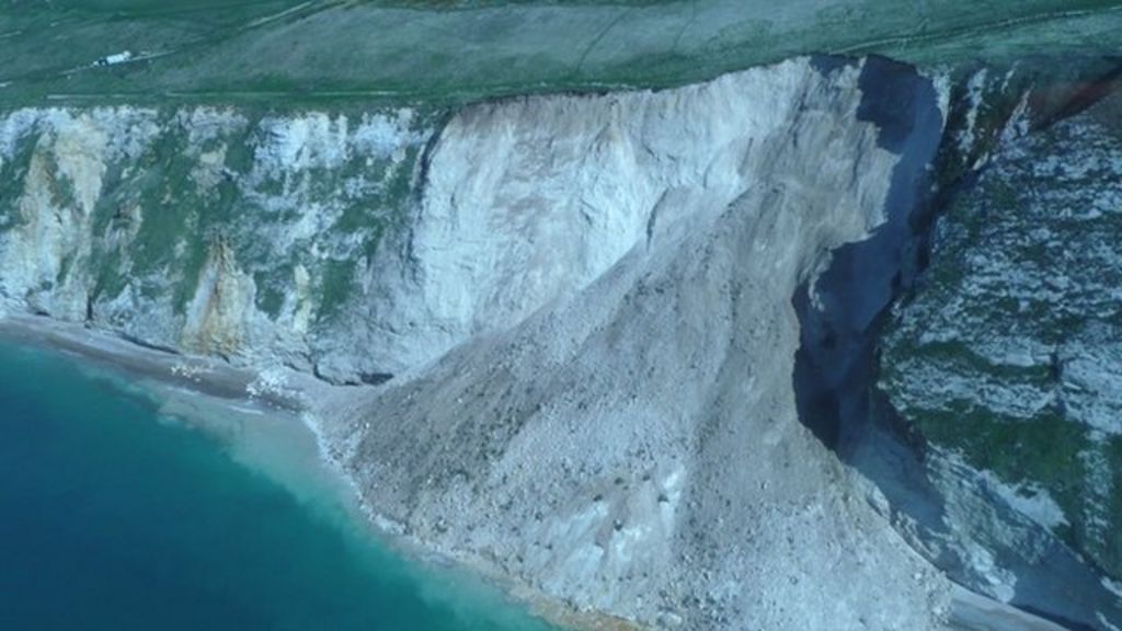 St Oswald's Bay cliff collapse closes Dorset coast path - BBC News