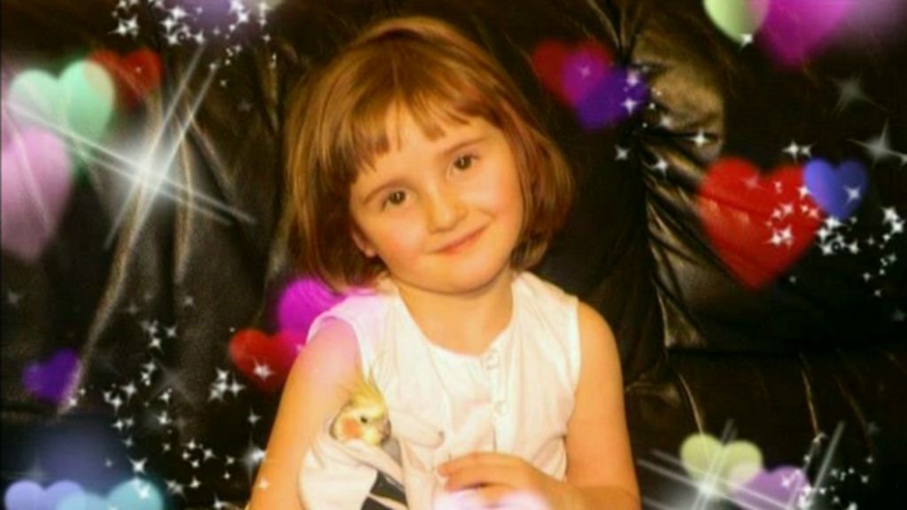 April Jones case: Mother's last moments with missing girl - BBC News