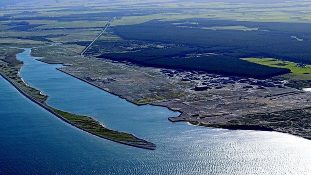 Yard owner Port of Ardersier Ltd in administration - BBC News