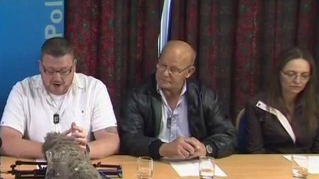 Prestatyn fire murders: Family speaks of 'despicable' killer - BBC News