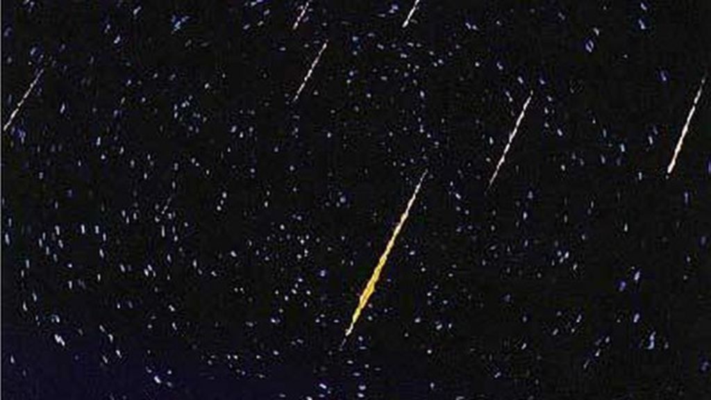 Video: Meteor's path across sky caught on camera over UK - BBC Newsround