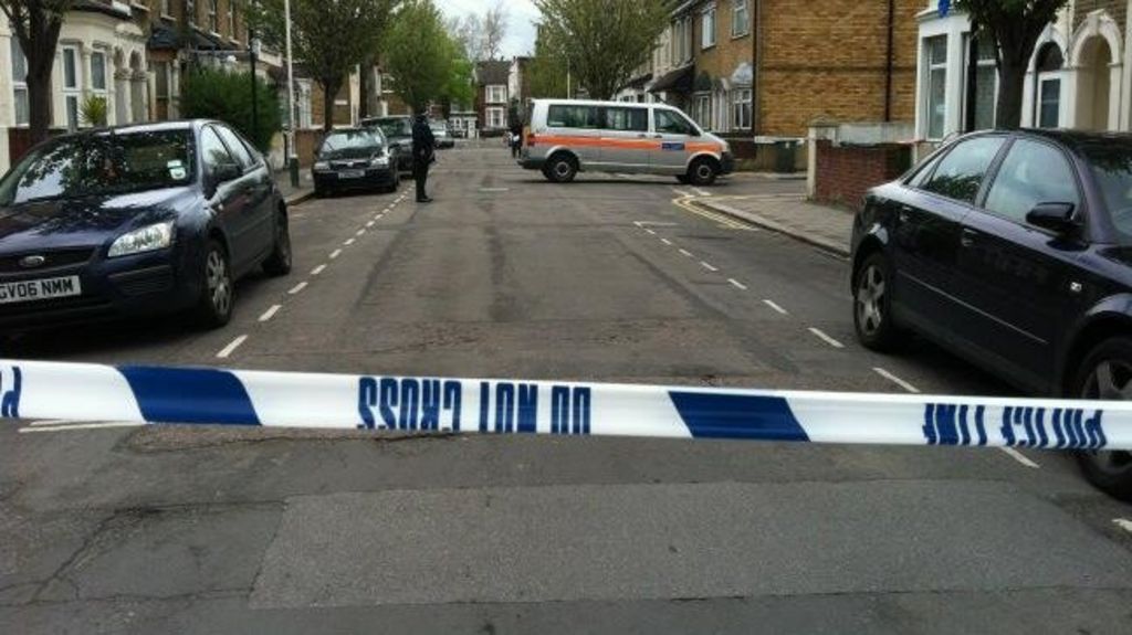 Forest Gate stabbing: Man arrested after boy, 17, dies - BBC News