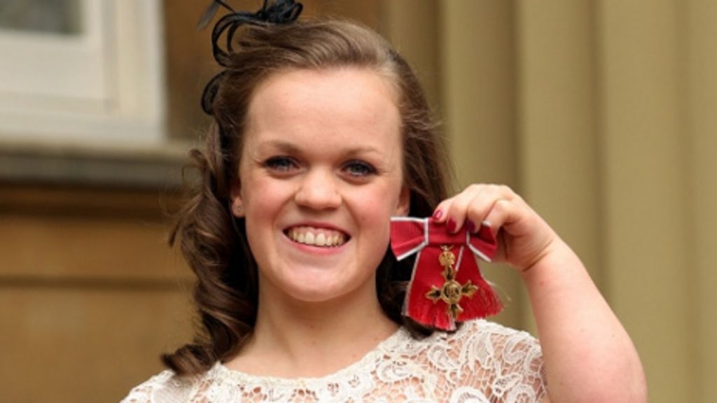Ellie Simmonds appointed OBE at Buckingham Palace - BBC News