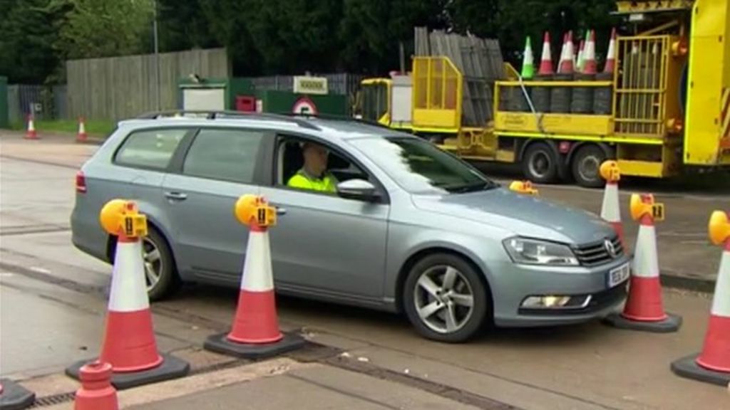 'Screaming' traffic cones unveiled in Birmingham - BBC News
