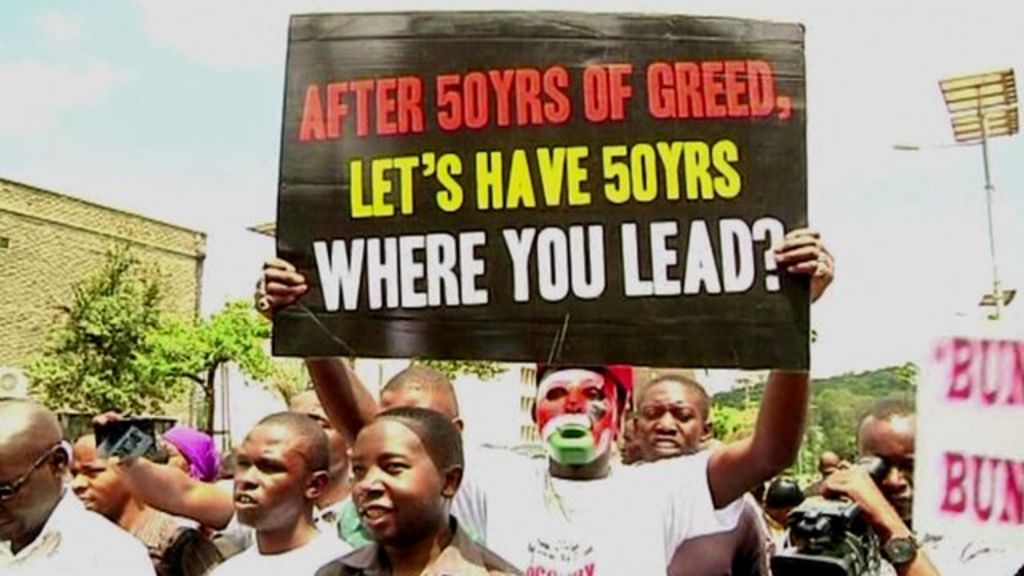 Protest over 'greedy' politicians' pay in Nairobi, Kenya - BBC News