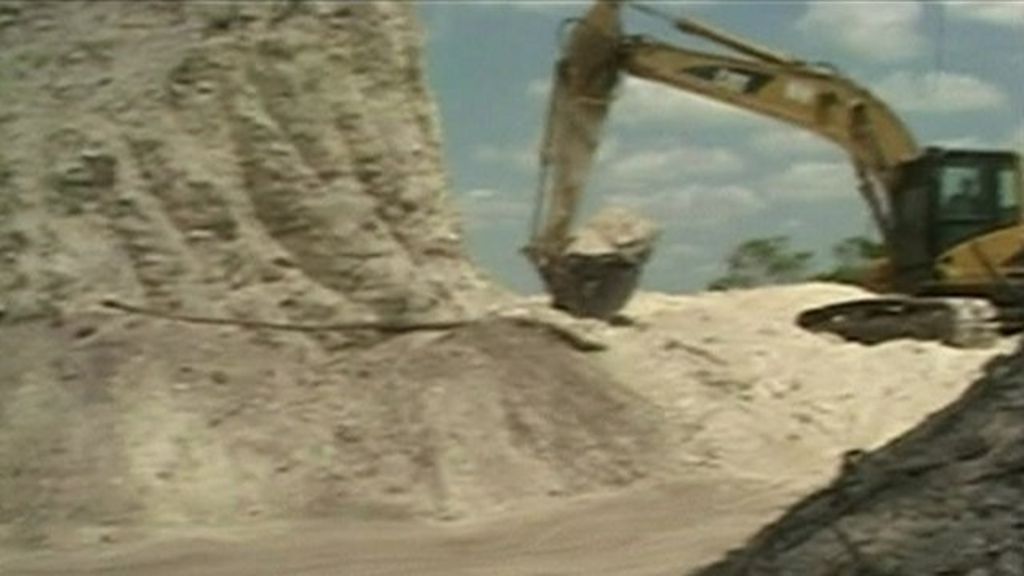 Mayan pyramid in Belize destroyed 'for gravel' - BBC News