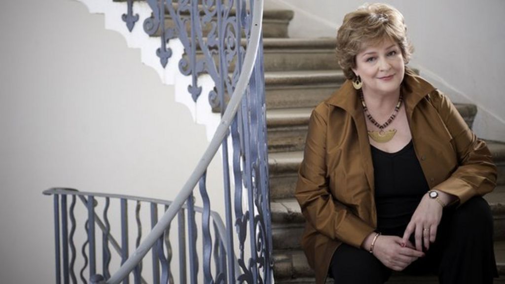 Classical singer Catherine Bott does dubstep - BBC News