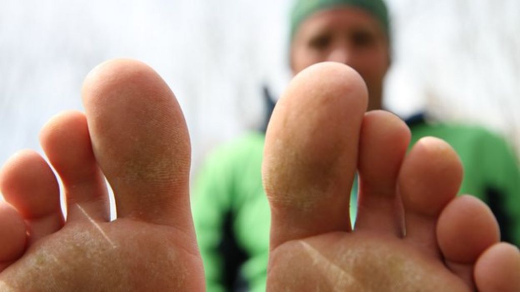 Barefoot running coach takes tips from native tribe - BBC News