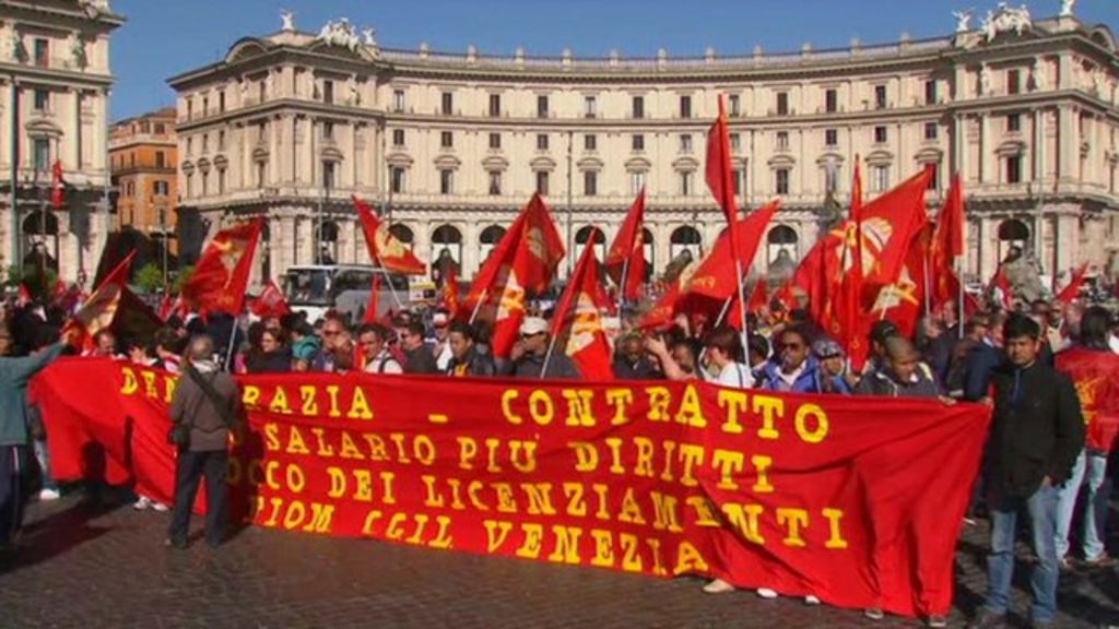 Italy coalition: Thousands rally in Rome against cuts - BBC News