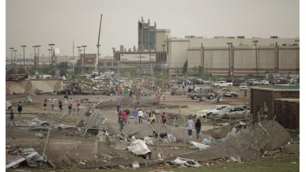 'Absolute destruction' in Moore after tornado - BBC News