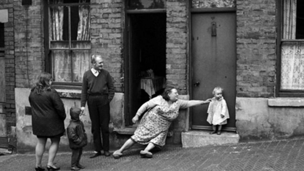 Nottingham St Ann's slum photograph family trace attempt - BBC News