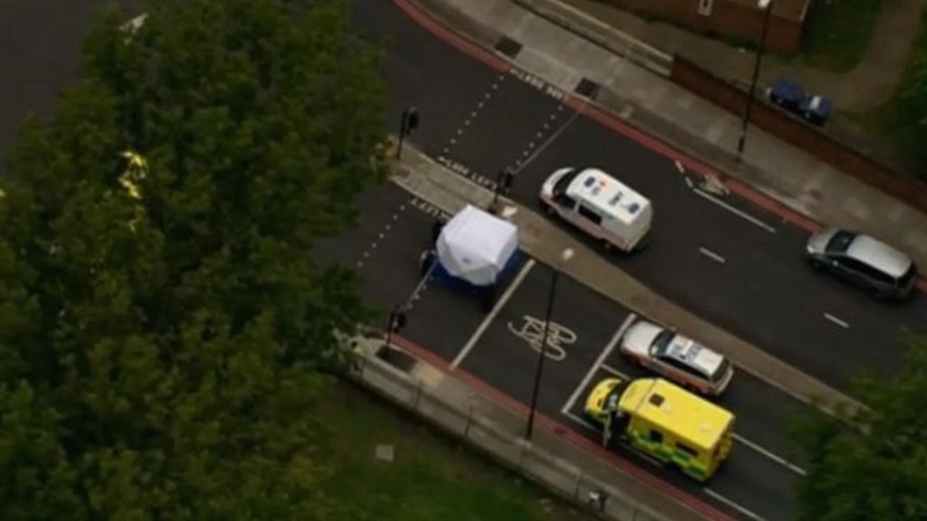 Met defends Woolwich attack response time - BBC News