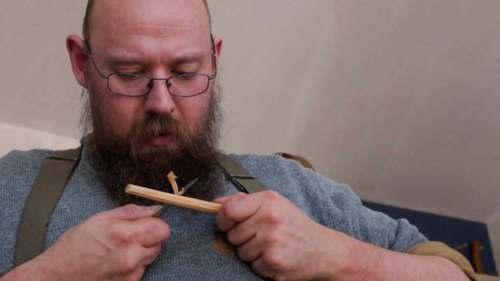 The man who makes his living whittling wooden spoons - BBC News