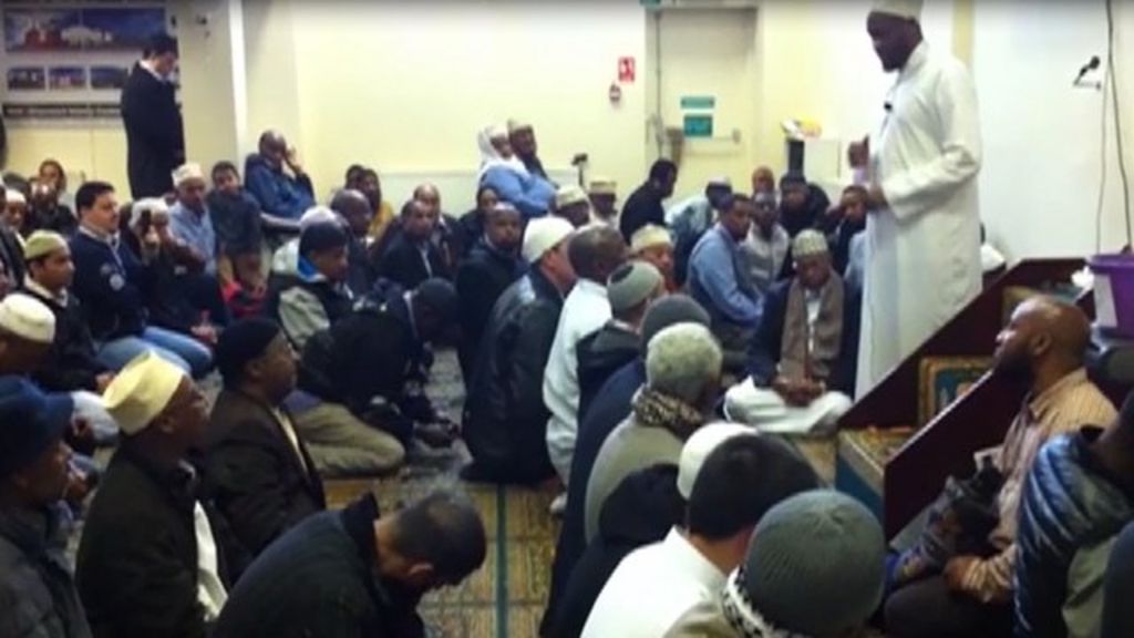Woolwich attack: Local mosque condemns killing - BBC News