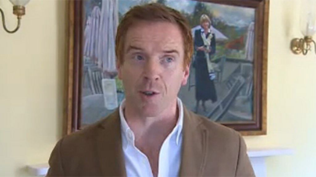 Actor Damian Lewis opens Aberglasney mansion restoration - BBC News