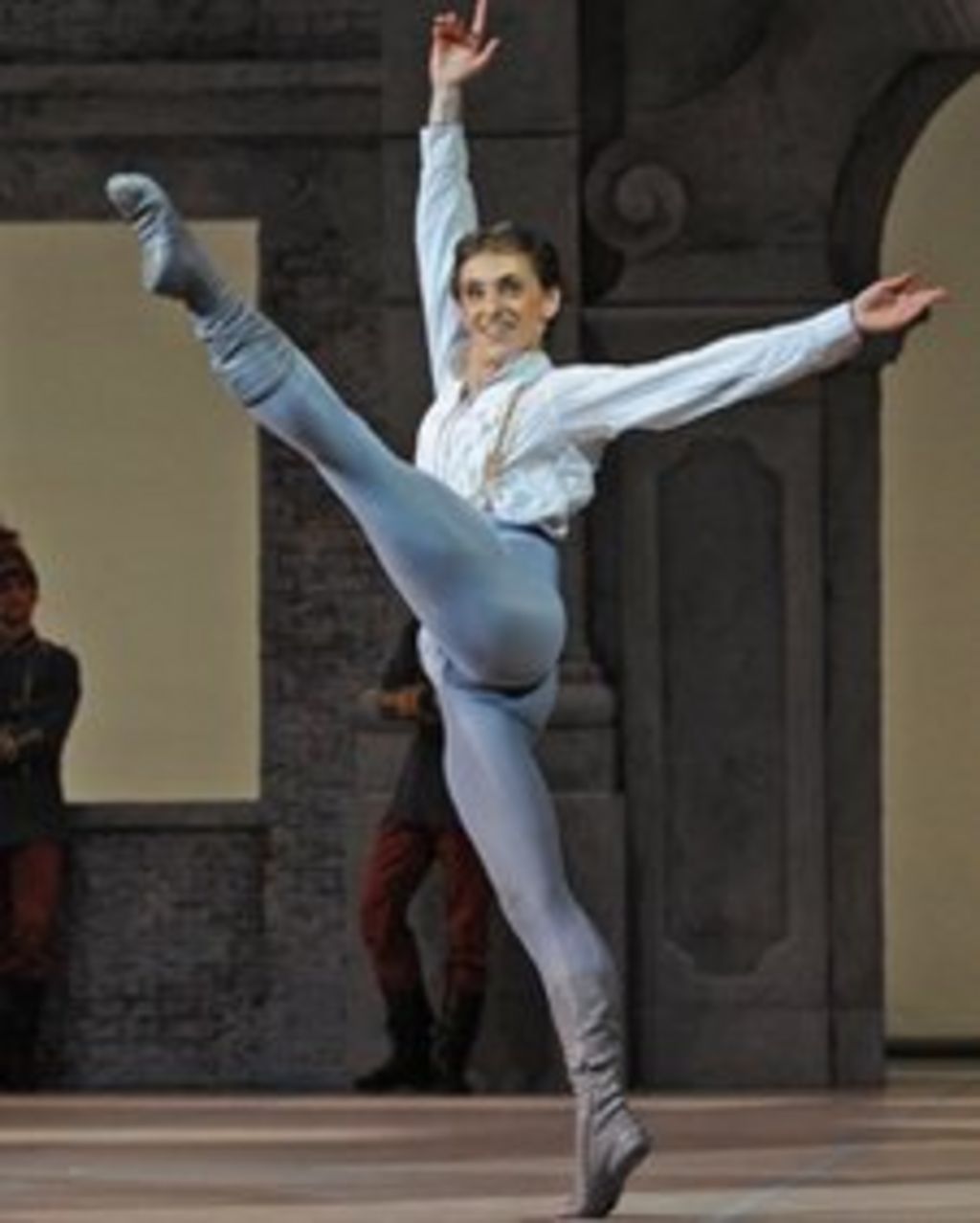 Sergei Polunin set for London Coliseum comeback - BBC News