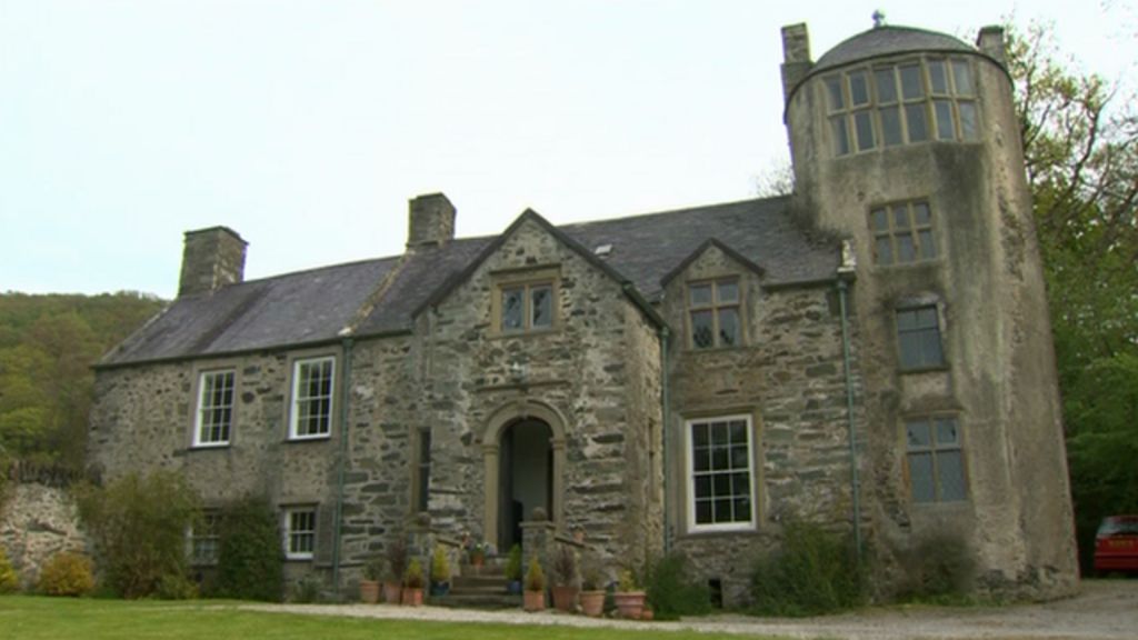 Garth Celyn Trust: Questions raised over historic land appeal - BBC News