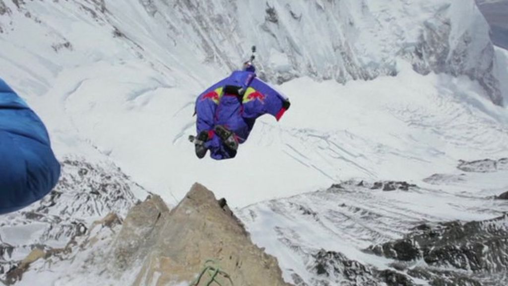 Mount Everest base jump marks 60th anniversary of first ascent - BBC News