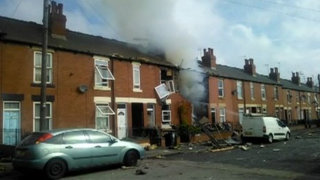 Four injured in 'gas blast' at Sheffield home - BBC News
