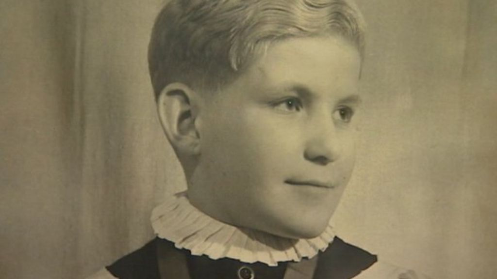 Devon man recalls Queen's Coronation - BBC News