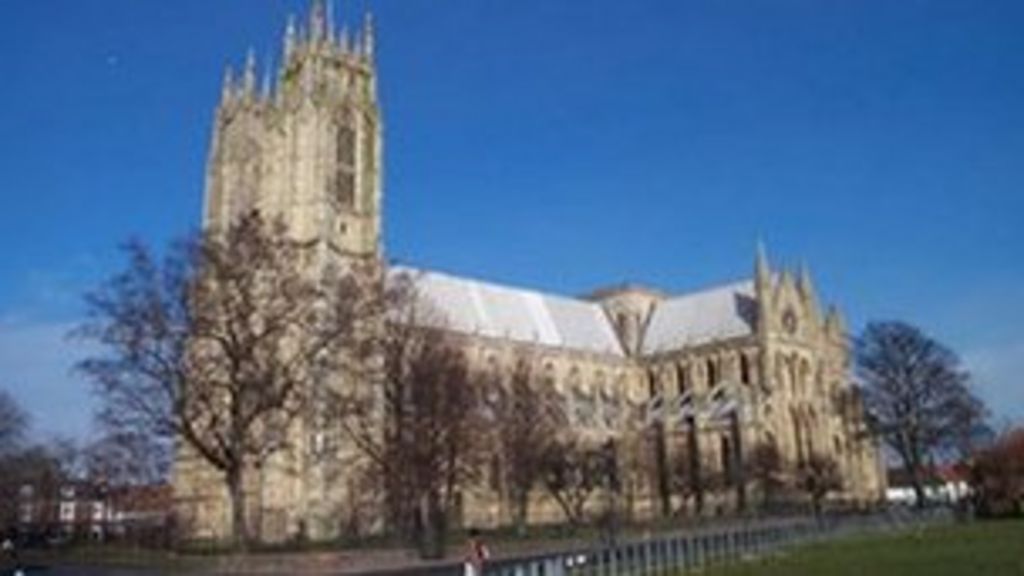 Beverley Minster churchyard opens to the public - BBC News