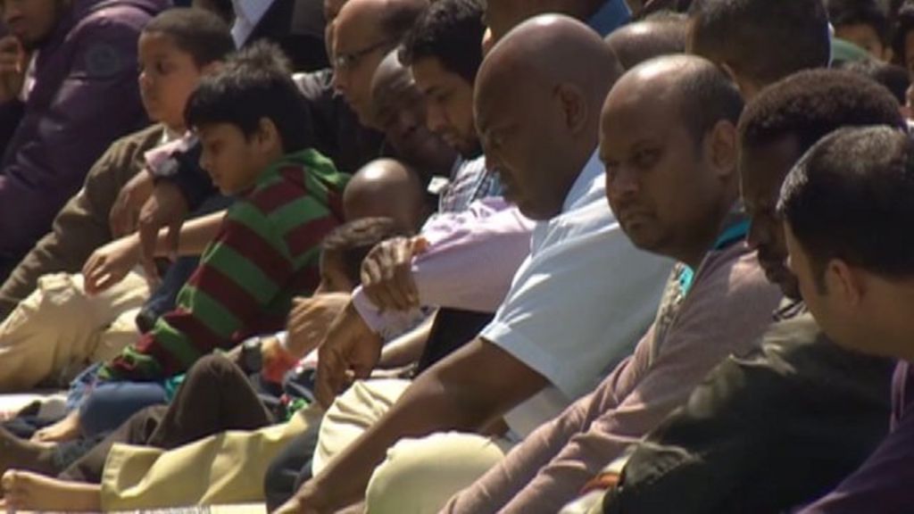 Multi-faith meeting held in Woolwich - BBC News