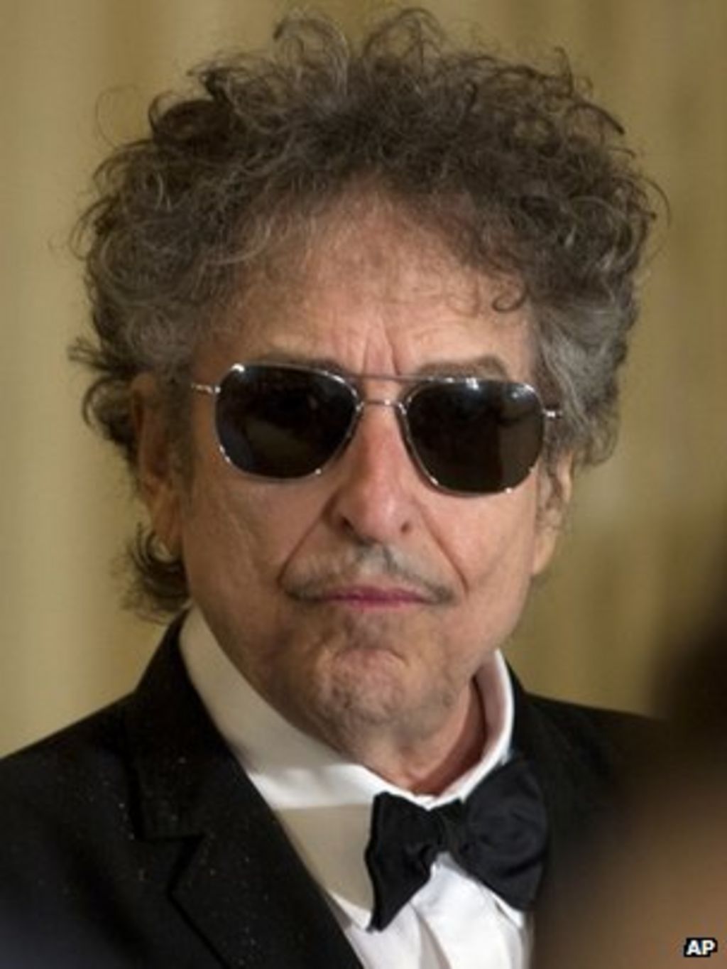 Bob Dylan nominated for top French honour - BBC News