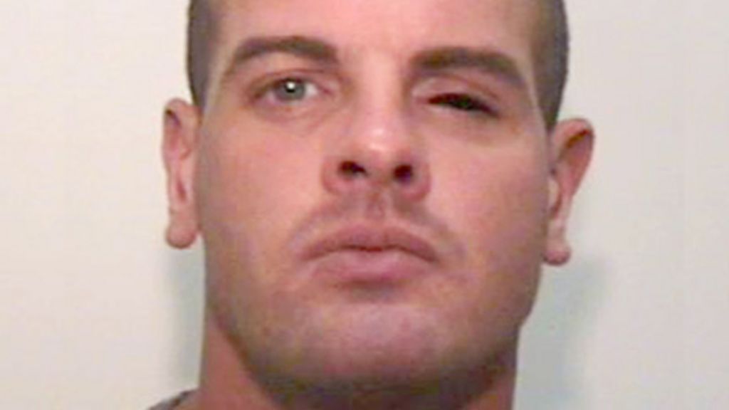 Dale Cregan 999 call to trap PCs - BBC News