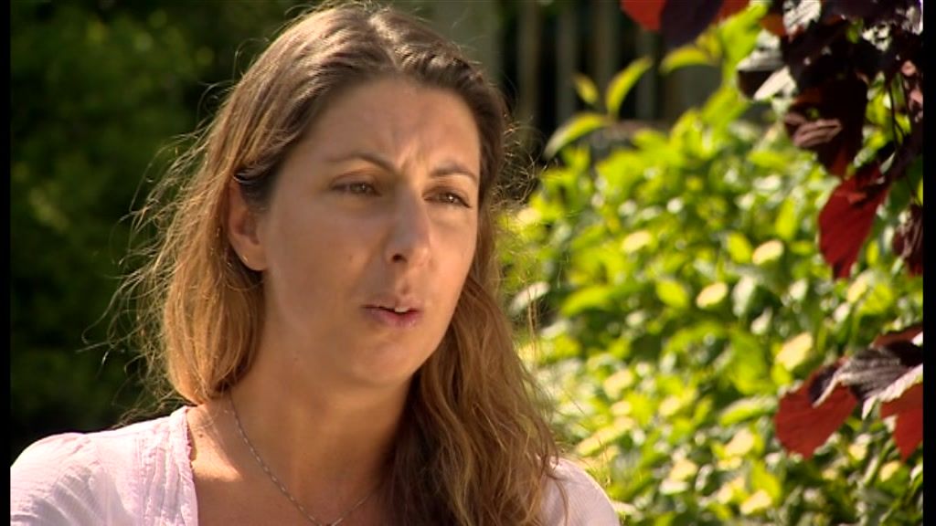 Kent vet Sarah Bignell disabled by tick bite disease - BBC News