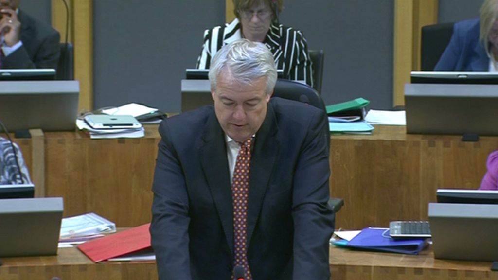 Welsh government ministers face mid term report - BBC News