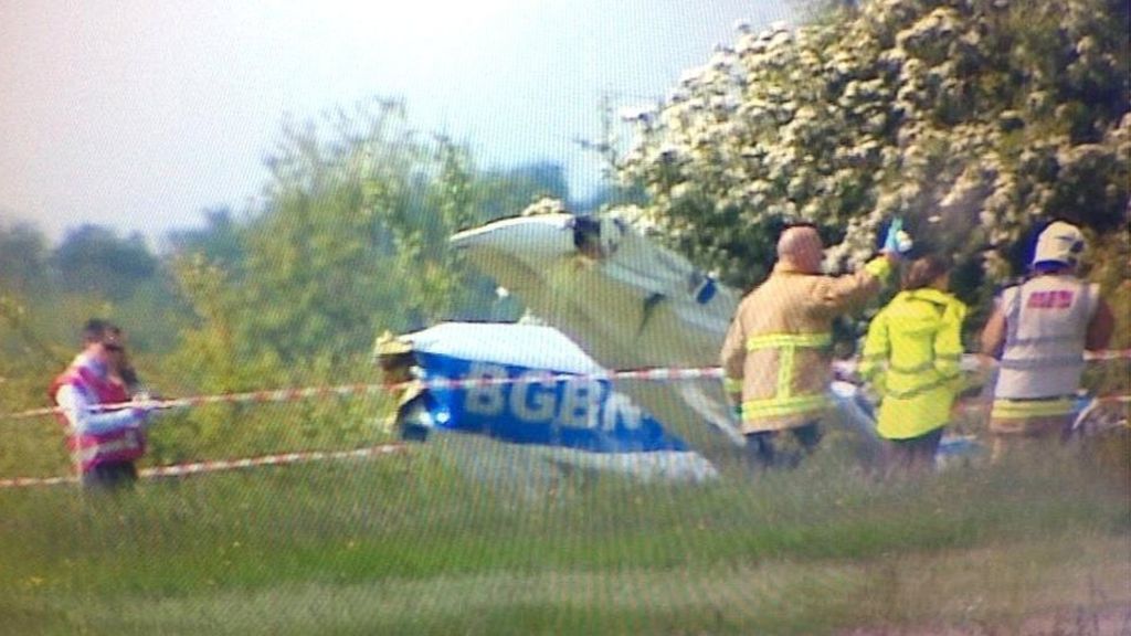 Cranfield Airport light aircraft crash injures two - BBC News