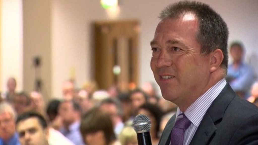 PSNI Chief Constable Matt Baggott attends first Sinn Féin event - BBC News