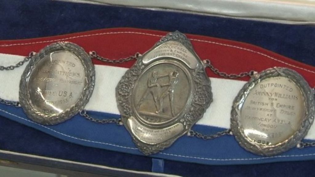 Eastbourne champion boxer's belt goes under hammer - BBC News