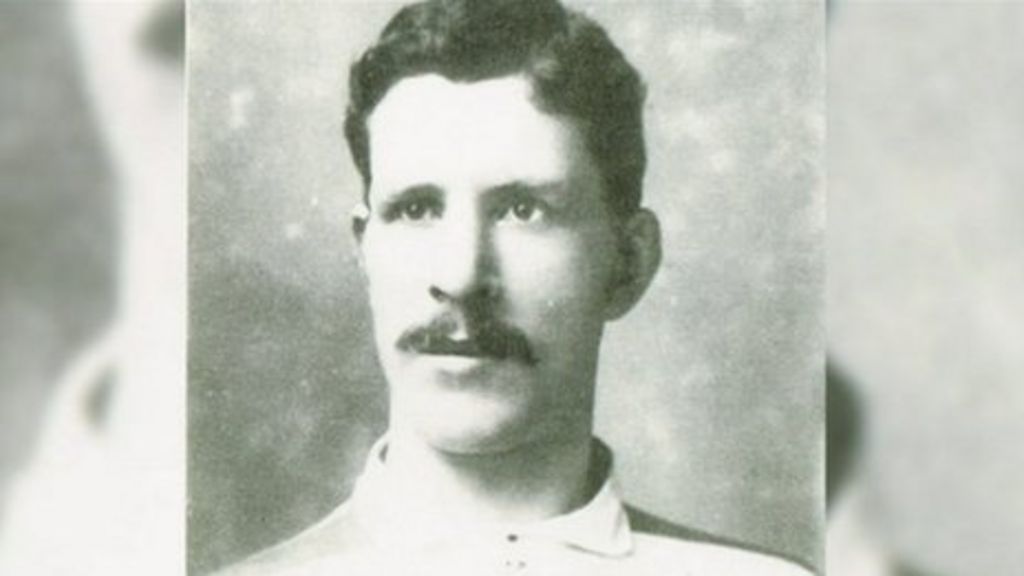 First British Lions captain Robert Seddon honoured - BBC News