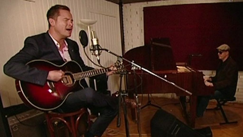 East 17 singer Tony Mortimer to release album - BBC News