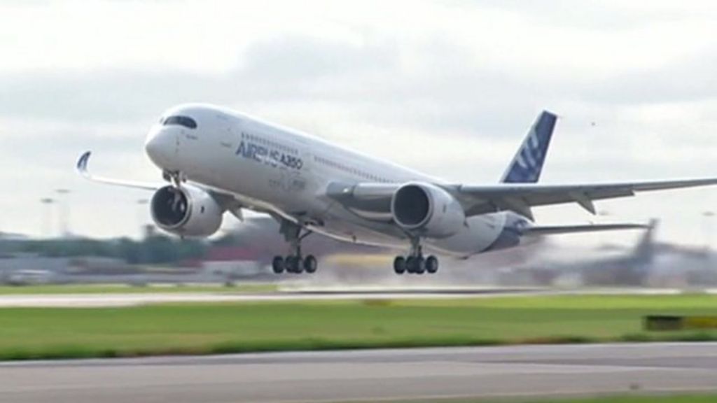 Airbus A350 maiden flight close up - BBC News