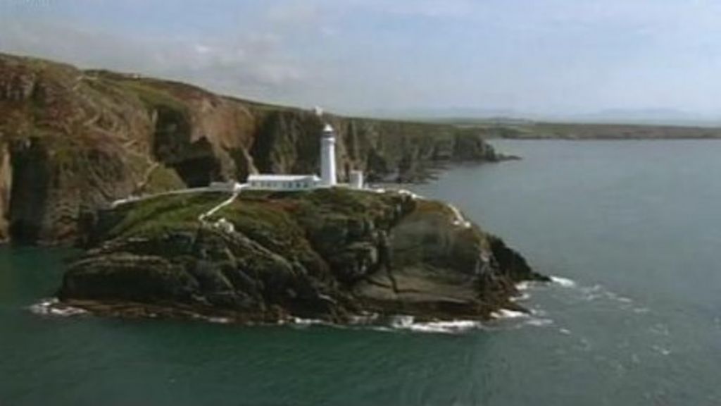 North Stack climbers: Investigation under way after bodies found - BBC News