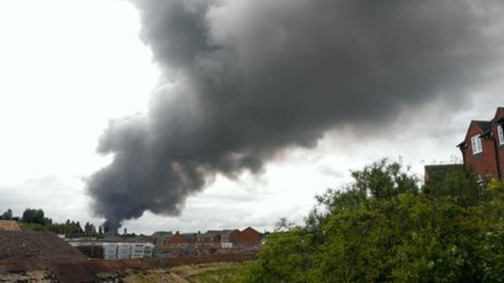 Kidderminster recycling centre fire - BBC News