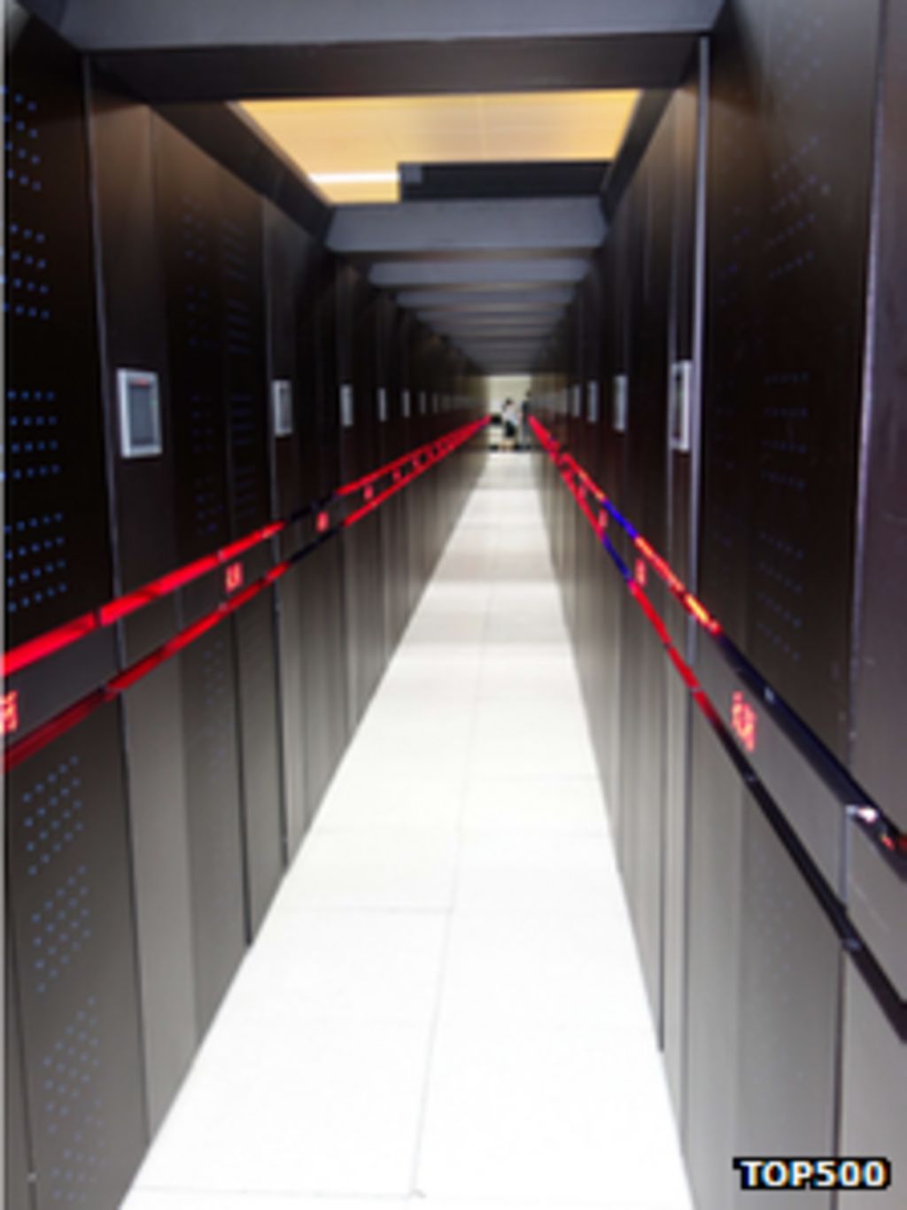 China's Tianhe-2 retakes fastest supercomputer crown - BBC News