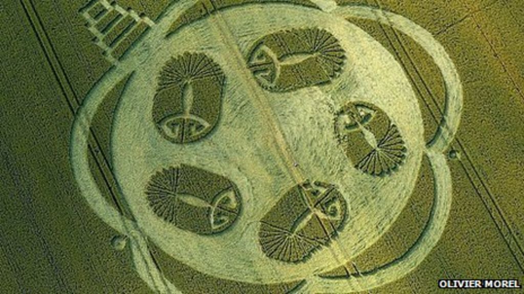 Crop circle visitors to Wiltshire asked to buy access pass - BBC News
