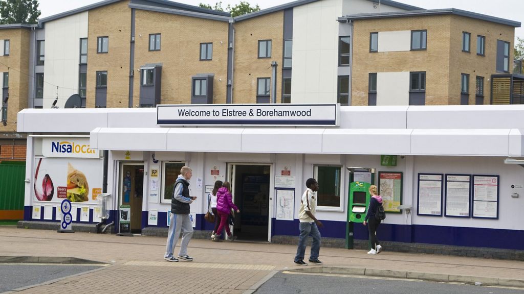Two killed by train at Elstree & Borehamwood station - BBC News