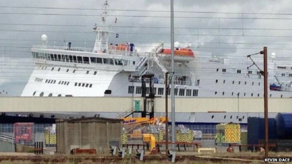 Harwich Ferry collision: 'No danger to passengers' - DFDS - BBC News