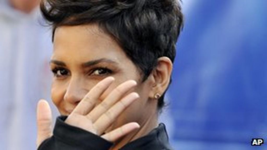 Halle Berry to back paparazzi bill - BBC News
